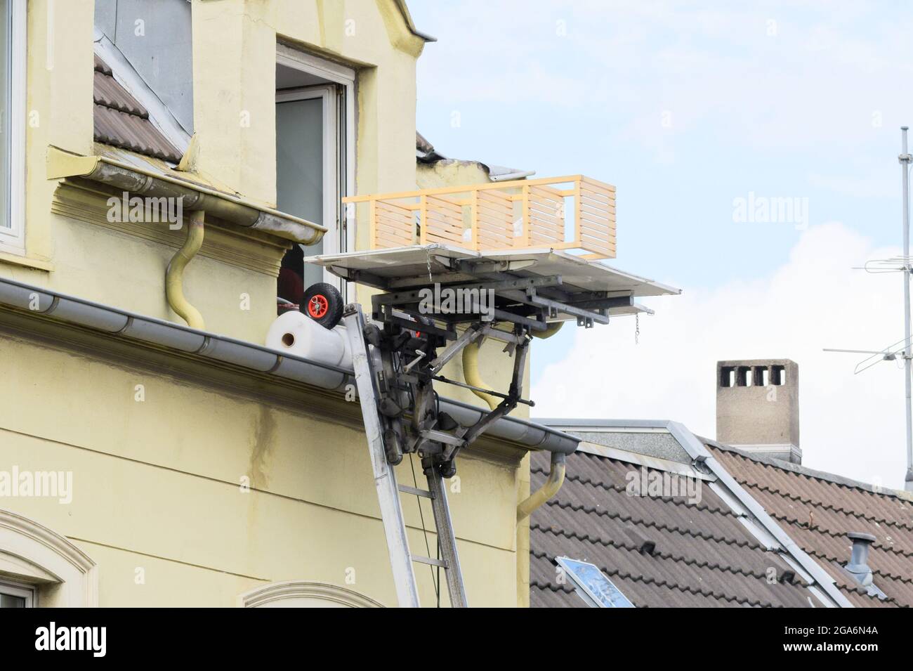 Ladderlift hi-res stock photography and images - Alamy