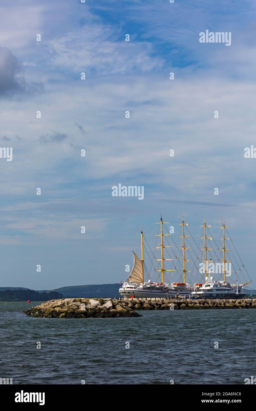 Poole, Dorset, UK. 29th July, 2021. Golden Horizon luxury cruise ship ...