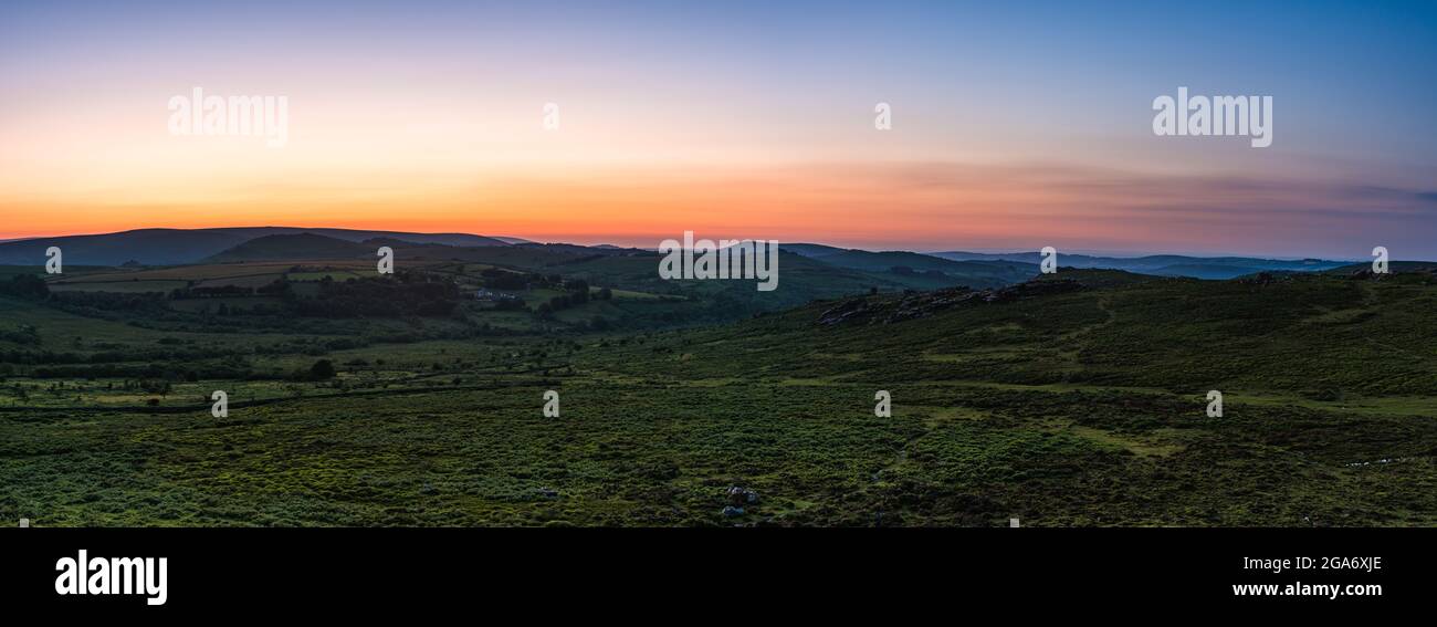 Sunset over fields in Haytor Rocks, Dartmoor Park, Devon, England Stock ...