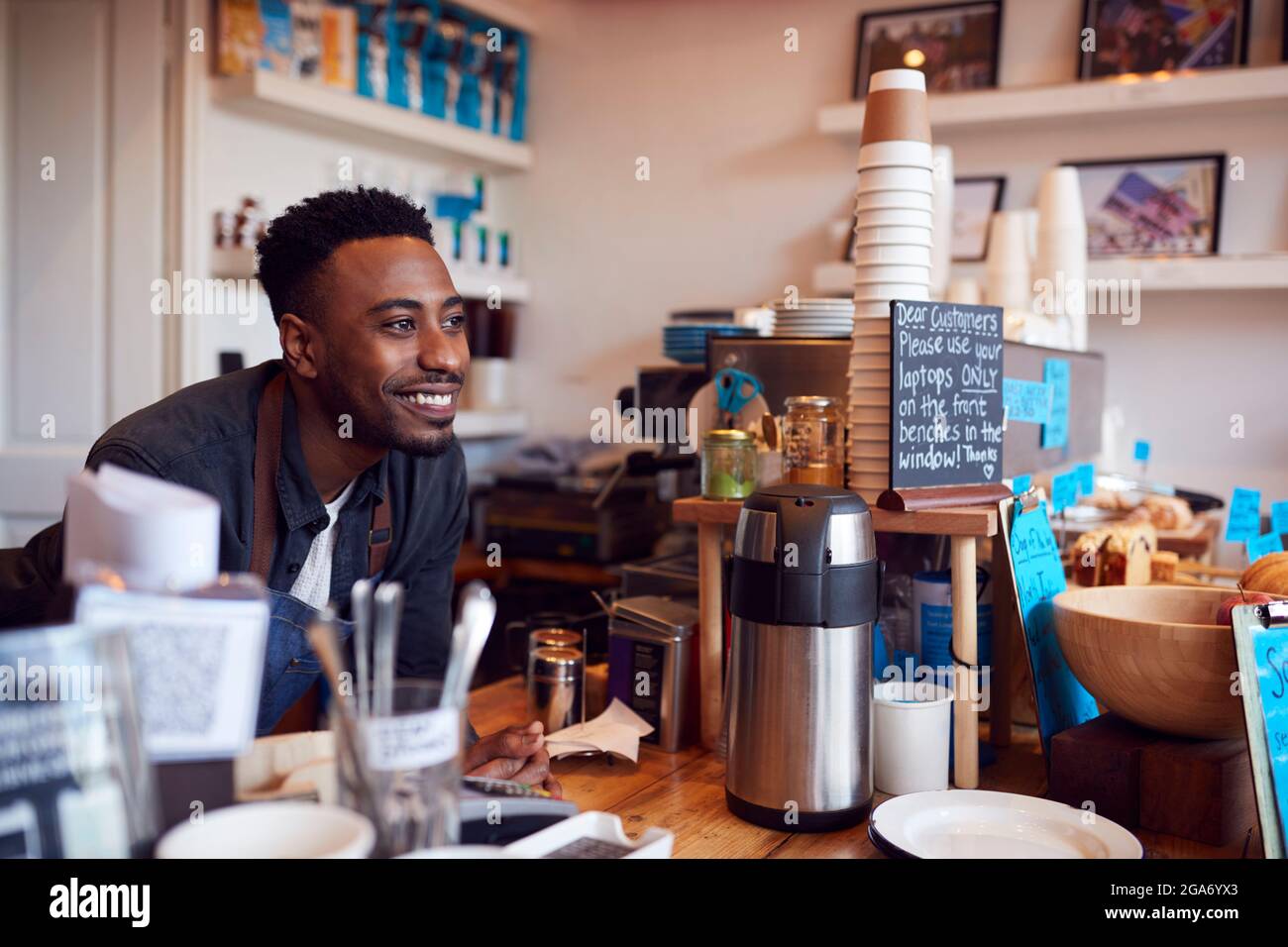 Standing behind counter hi-res stock photography and images - Alamy