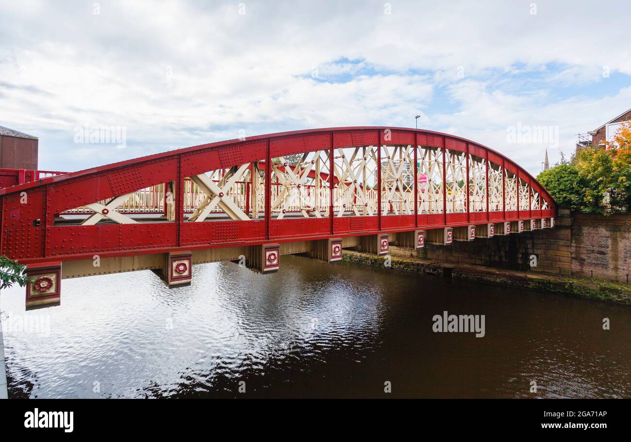 Bridge over river irwell hi-res stock photography and images - Alamy