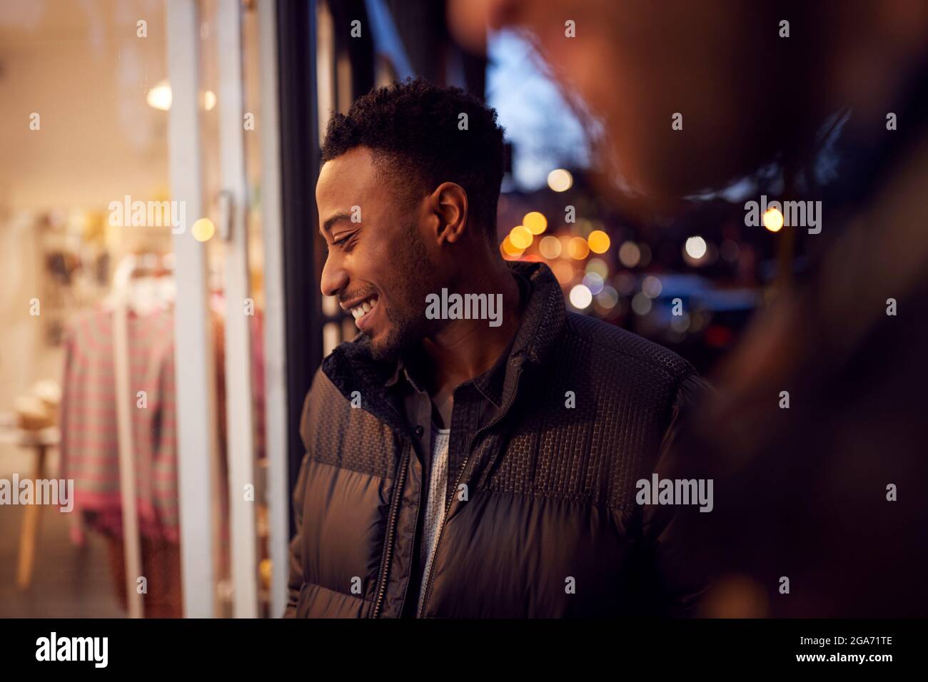 Shopping looking hi-res stock photography and images - Alamy