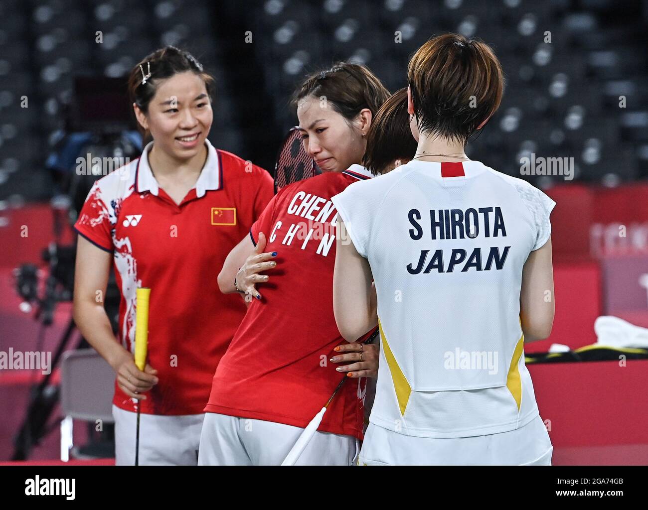 (210729) -- TOKYO, July 29, 2021 (Xinhua) -- China's Chen Qingchen (1st R), Jia Yifan (1st L ...