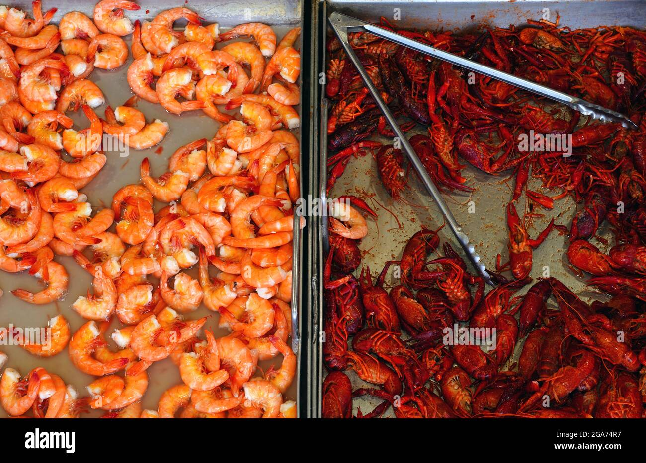Boiled shrimp and crayfish at a seafood market Stock Photo - Alamy