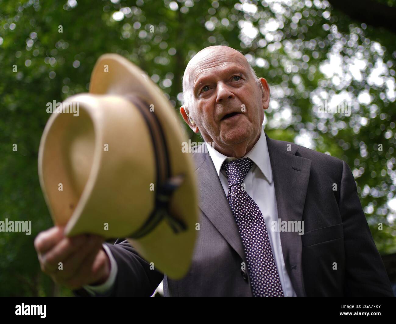 Holocaust survivor Sir Ben Helfgott doffs his hat at Victoria Gardens ...
