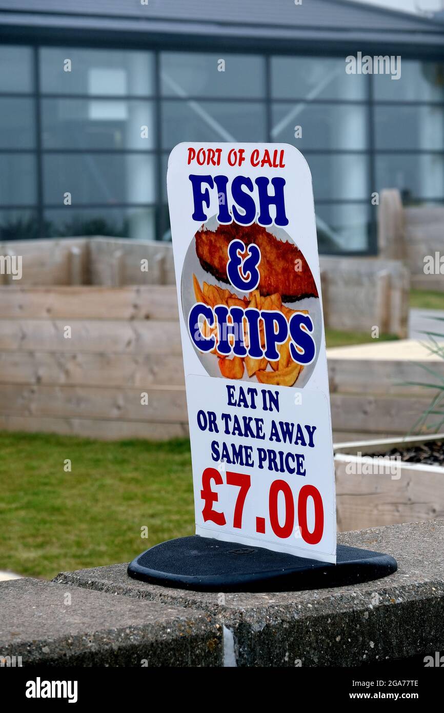 People eating fast food chips hi-res stock photography and images - Alamy