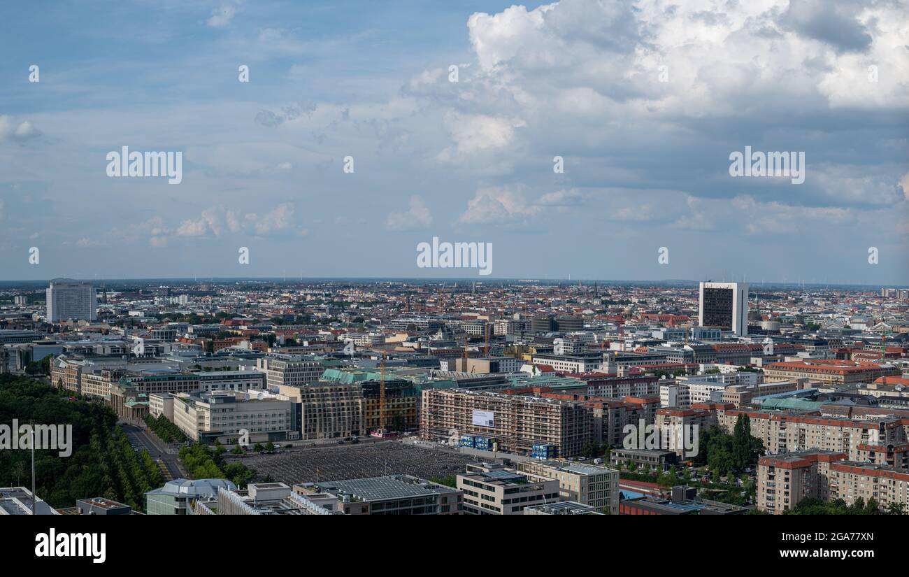 Large panorama photos of the city of Berlin in nature and high up in ...