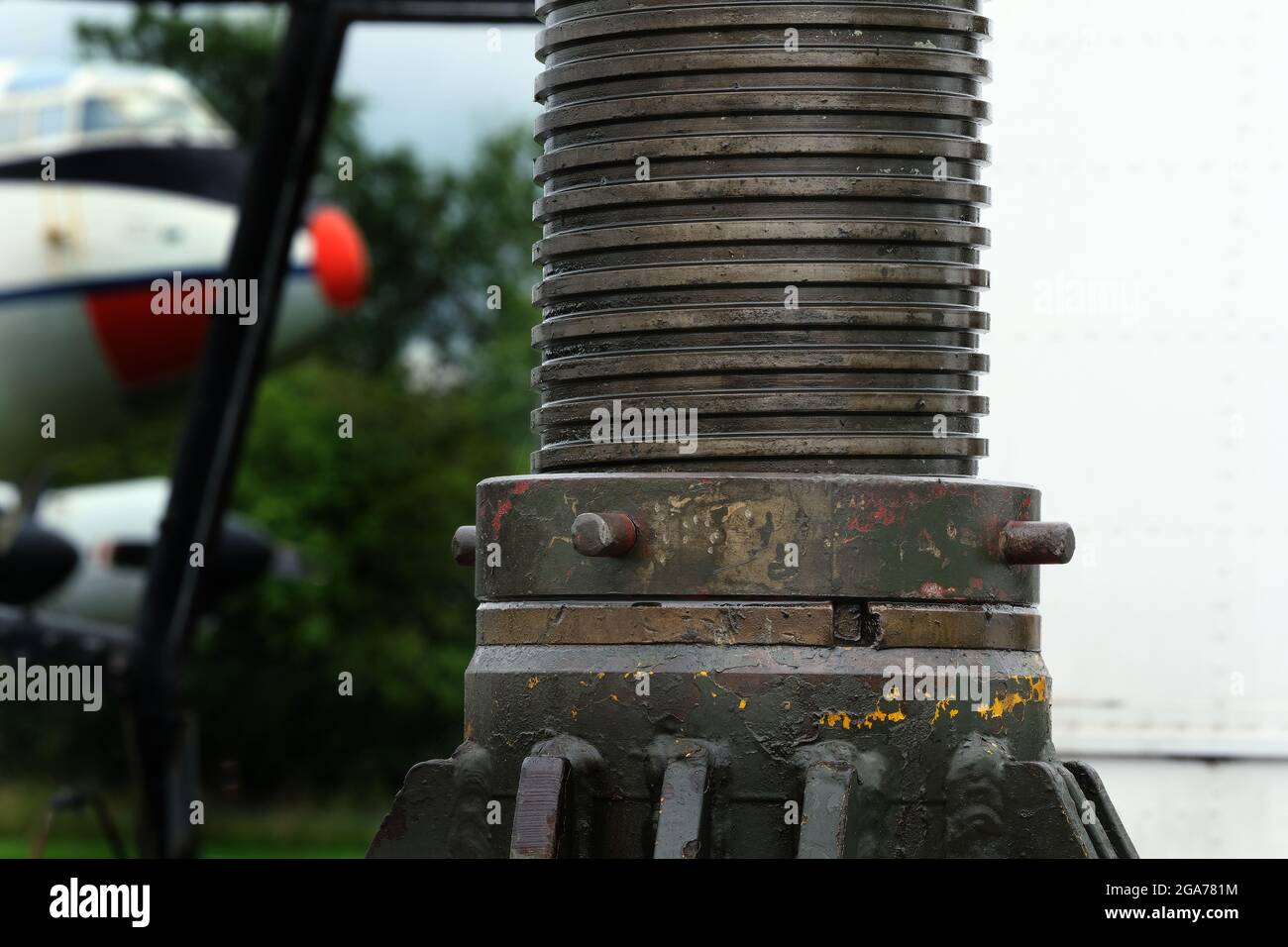 Coarsw screw thread on acro type load bearing prop Stock Photo - Alamy