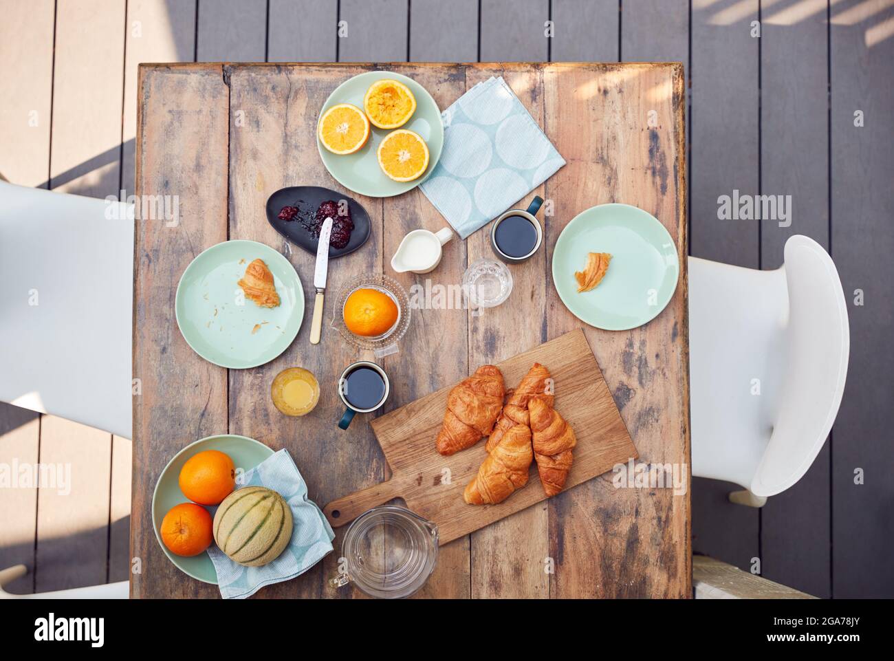 Overhead shot table hi-res stock photography and images - Alamy