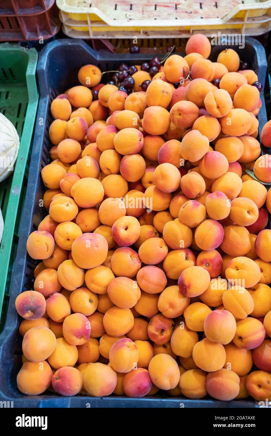Smooth textured fruit hi-res stock photography and images - Alamy