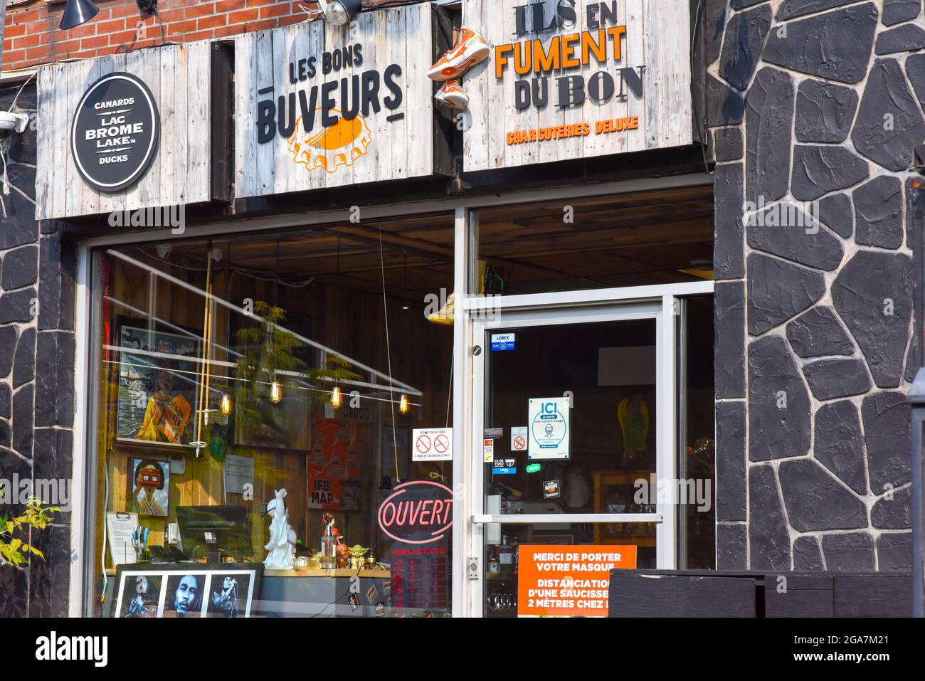 Montreal street advertising hi-res stock photography and images - Alamy
