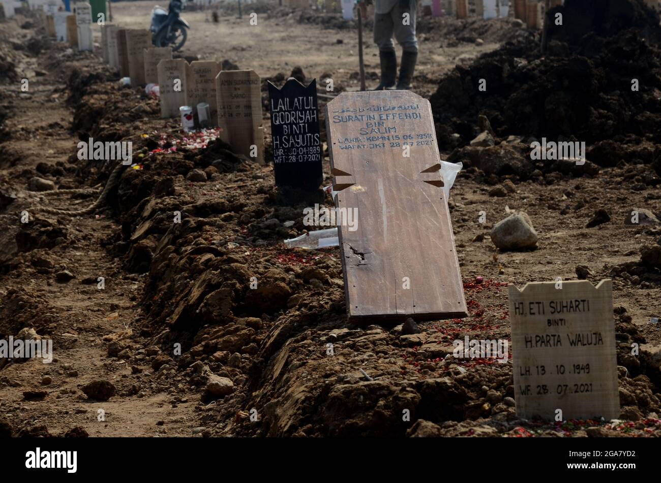 Burial pits hi-res stock photography and images - Alamy