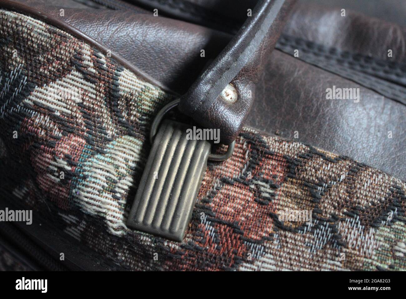Old bag shopping hi-res stock photography and images - Alamy