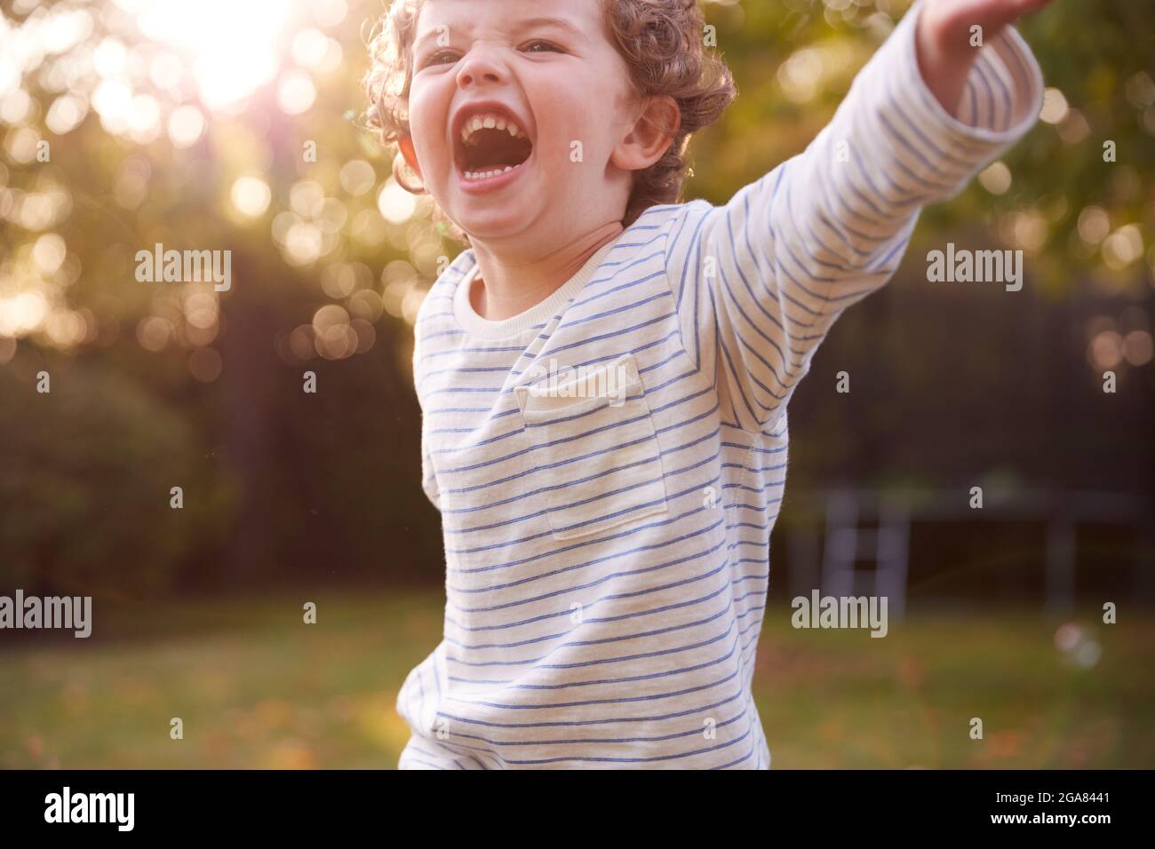 Children bursting bubbles hi-res stock photography and images - Alamy