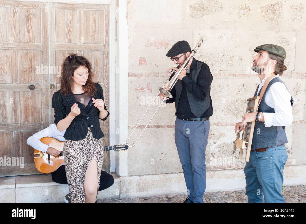 Woman and washboard hi-res stock photography and images - Alamy