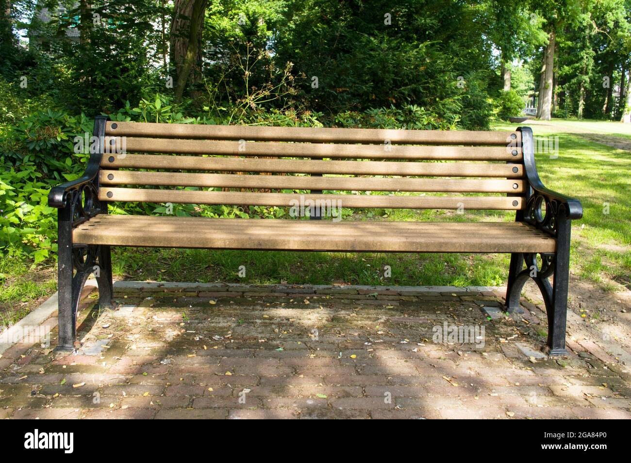 Brown wooden bench in a shady spot in the park in the Netherlands Stock ...
