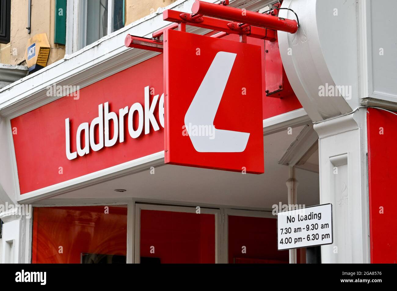 Ladbrokes logo hi-res stock photography and images - Alamy