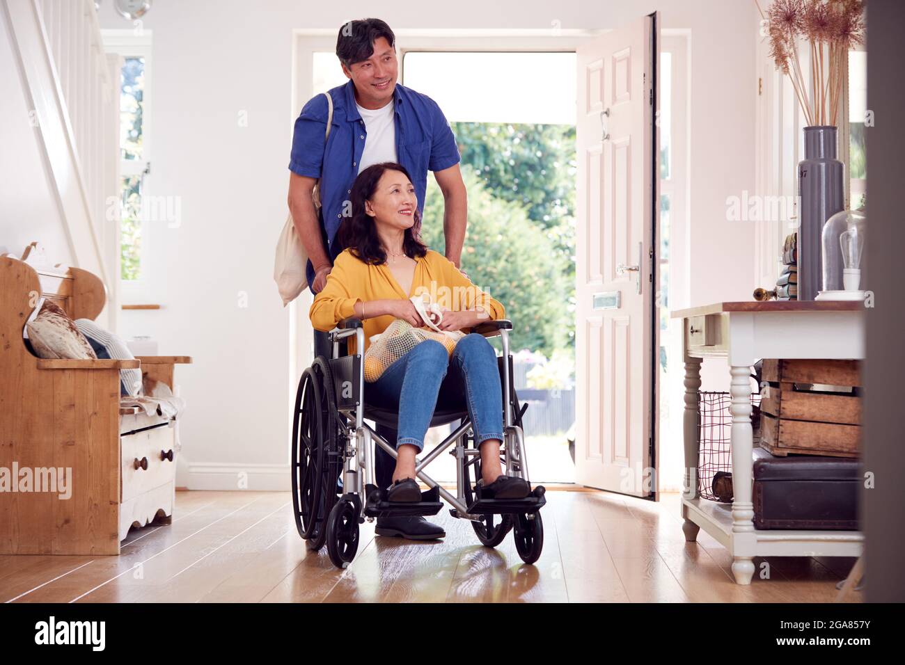 Asian male 50s shopping bag hi-res stock photography and images - Alamy