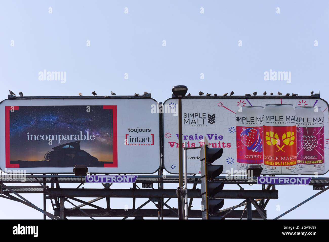 Giant billboards hi-res stock photography and images - Alamy