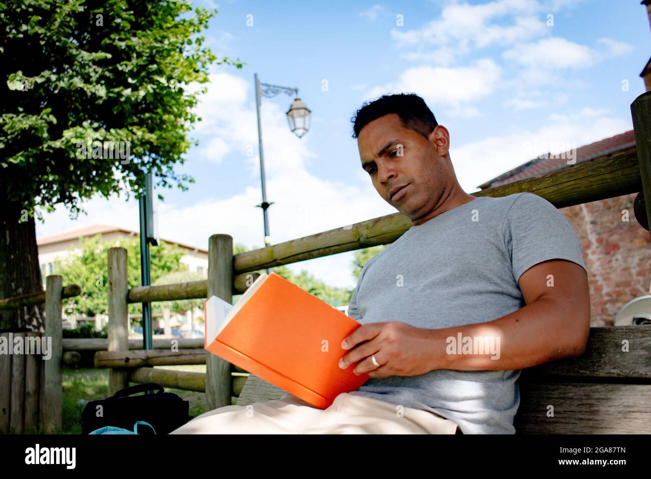 Hispanic man reading book outside hi-res stock photography and images ...