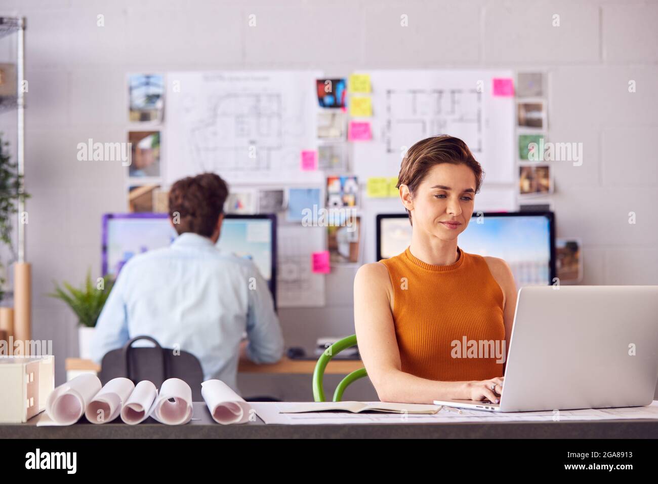 Desktop computers hi-res stock photography and images - Alamy