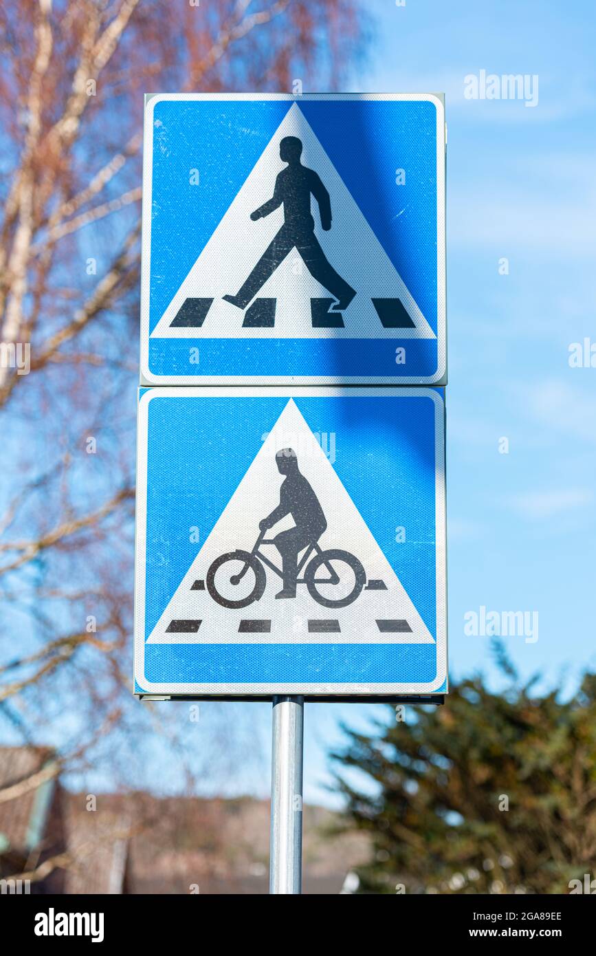 Sign showing pedestrian and bike path crossing Stock Photo - Alamy