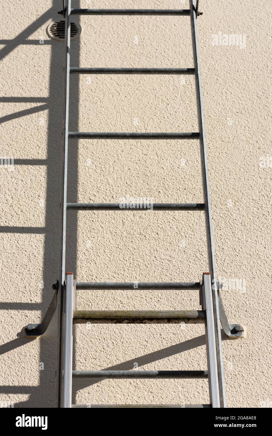 Man climbing tall ladder hi-res stock photography and images - Alamy