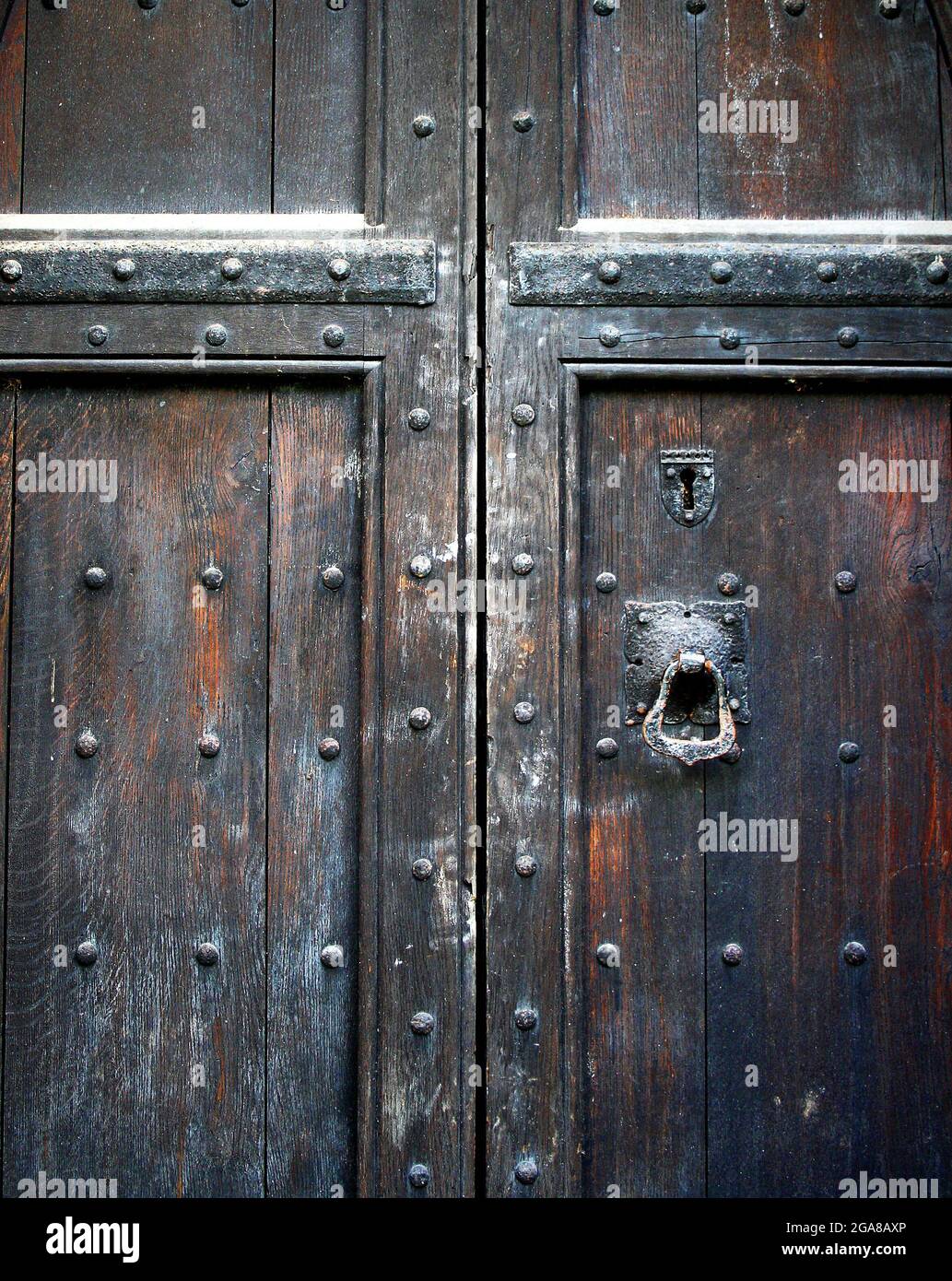 Old damaged gate hi-res stock photography and images - Alamy