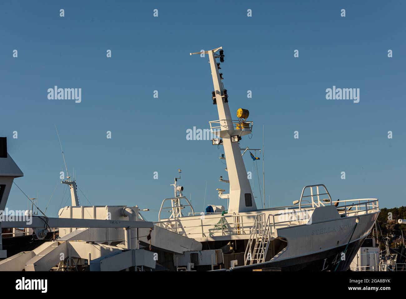 Bow and front mast of a trawler Stock Photo - Alamy