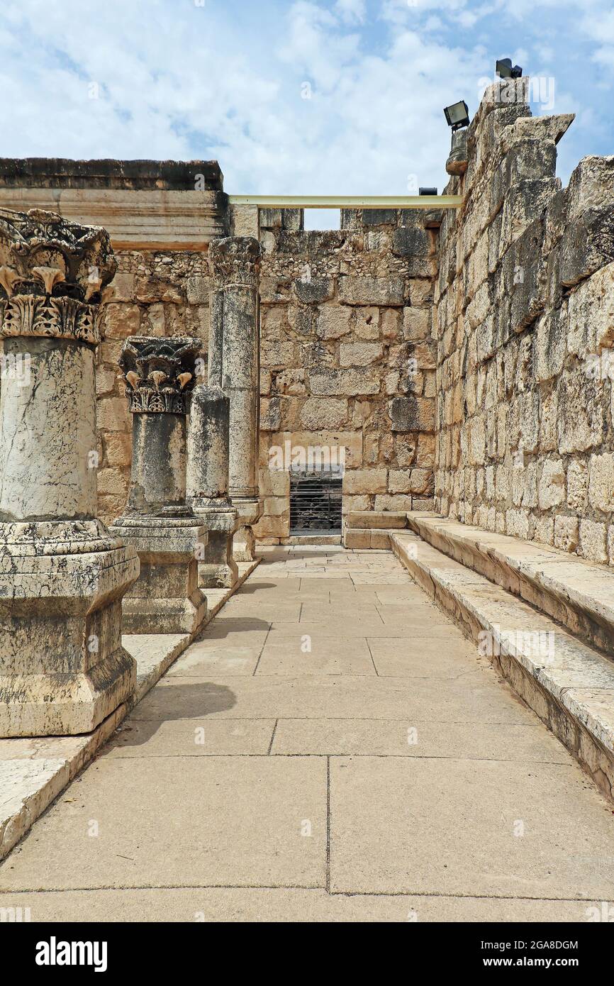Ancient Roman ruins architecture with stone brick walls and columns ...