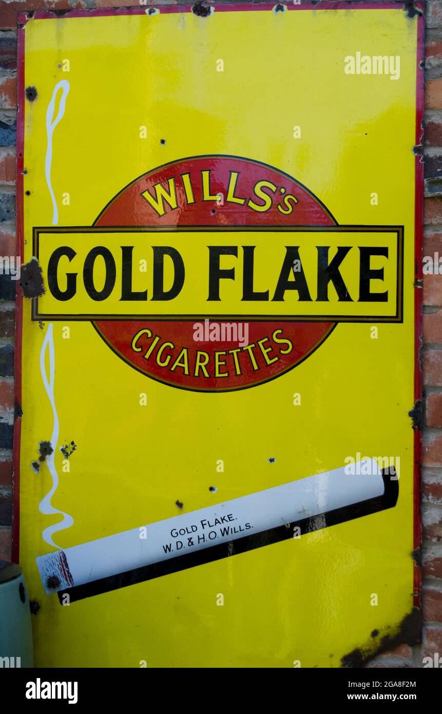 Wills gold flake hi-res stock photography and images - Alamy