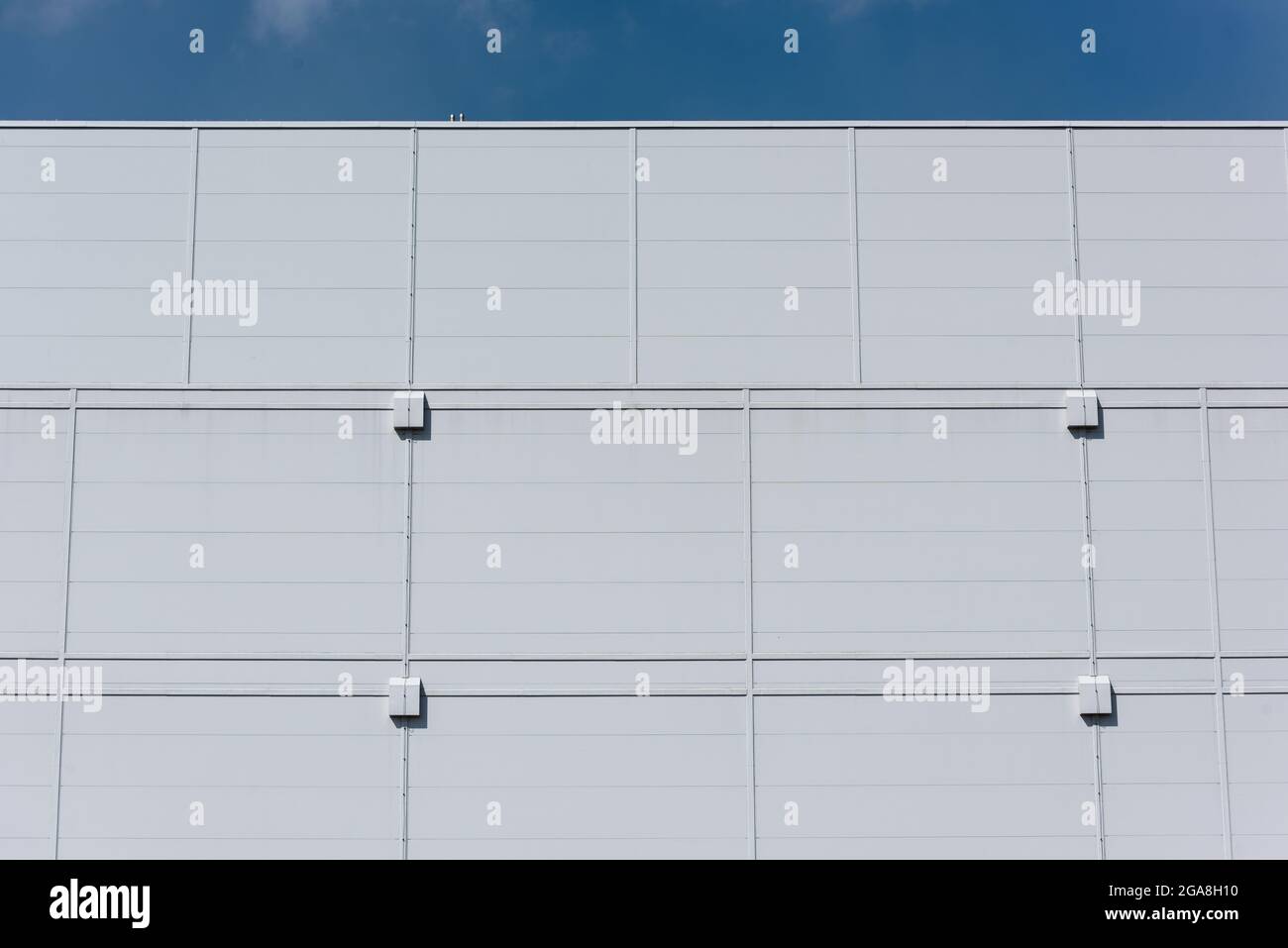 Details of a white warehouse wall Stock Photo - Alamy