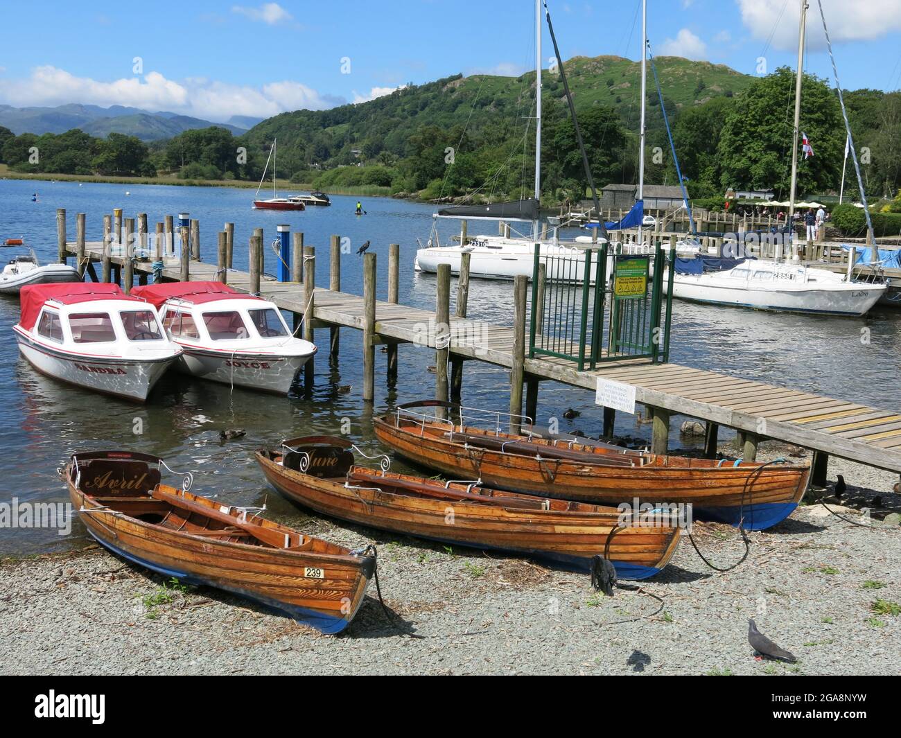 Windermere lakeside resort hi-res stock photography and images - Alamy