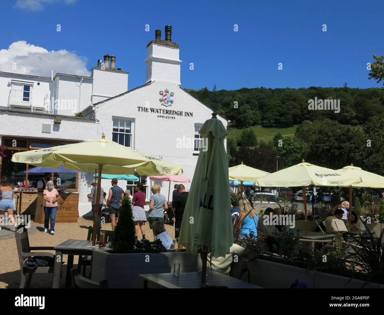 Windermere cumbria and wateredge hi-res stock photography and images ...