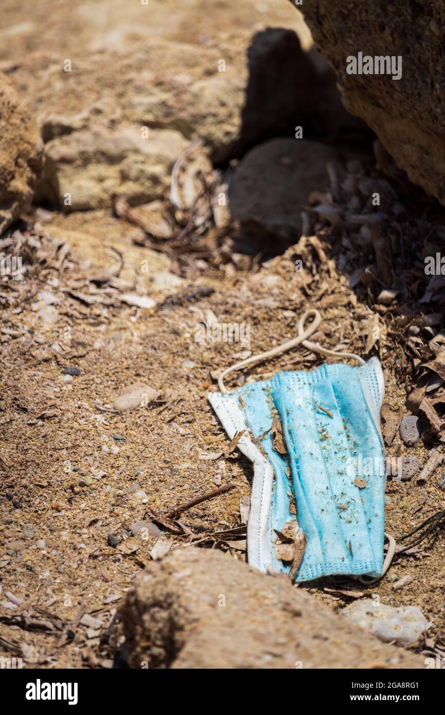 Face mask pollution sand hi-res stock photography and images - Alamy