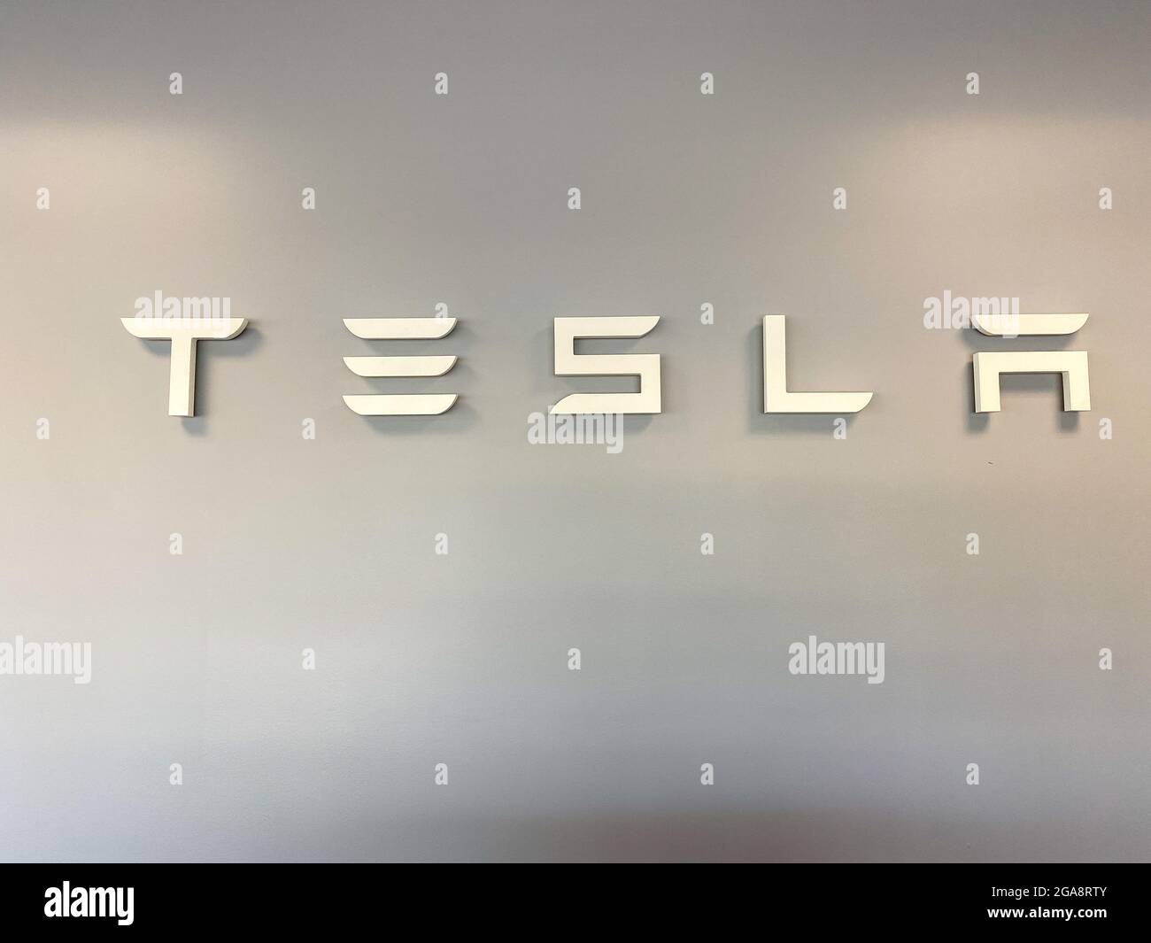 Tesla Dealership High Resolution Stock Photography and Images - Alamy