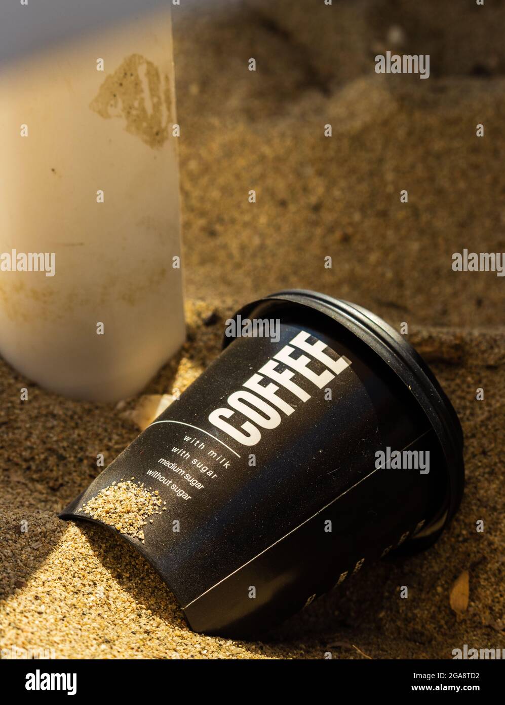 Plastic coffee cup pollution beach hi-res stock photography and images ...