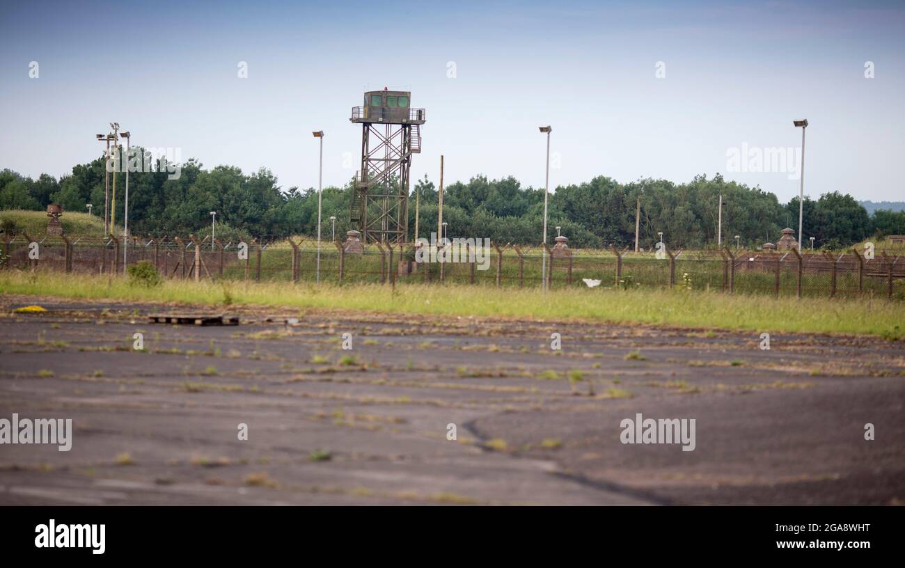 Upper heyford airfield hi-res stock photography and images - Alamy