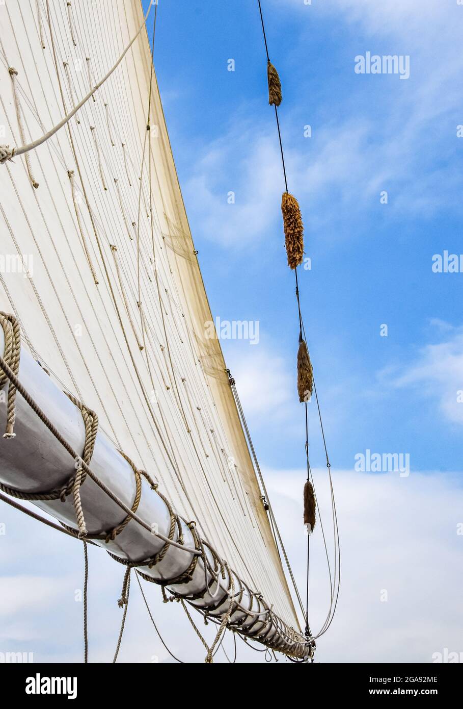 Boom reefing hi-res stock photography and images - Alamy