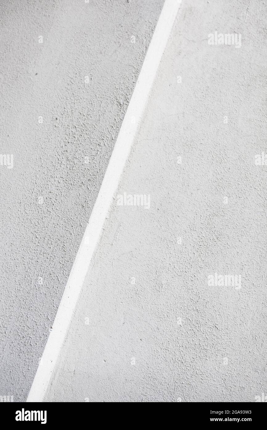 Diagonal patterns in modern architecture hi-res stock photography and ...