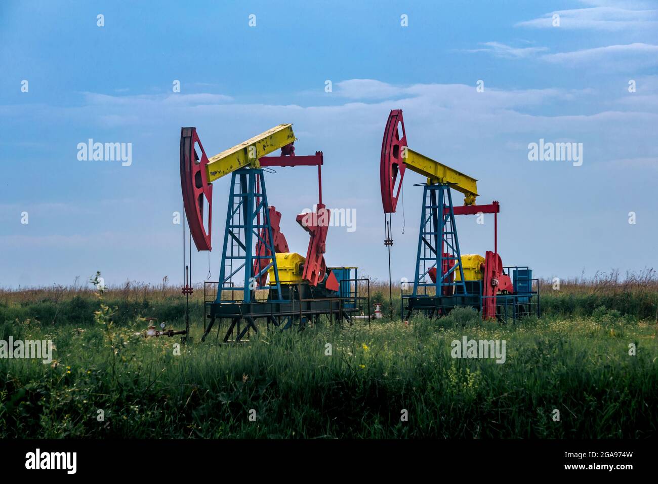 Oil well piston pumps sunset hi-res stock photography and images - Alamy