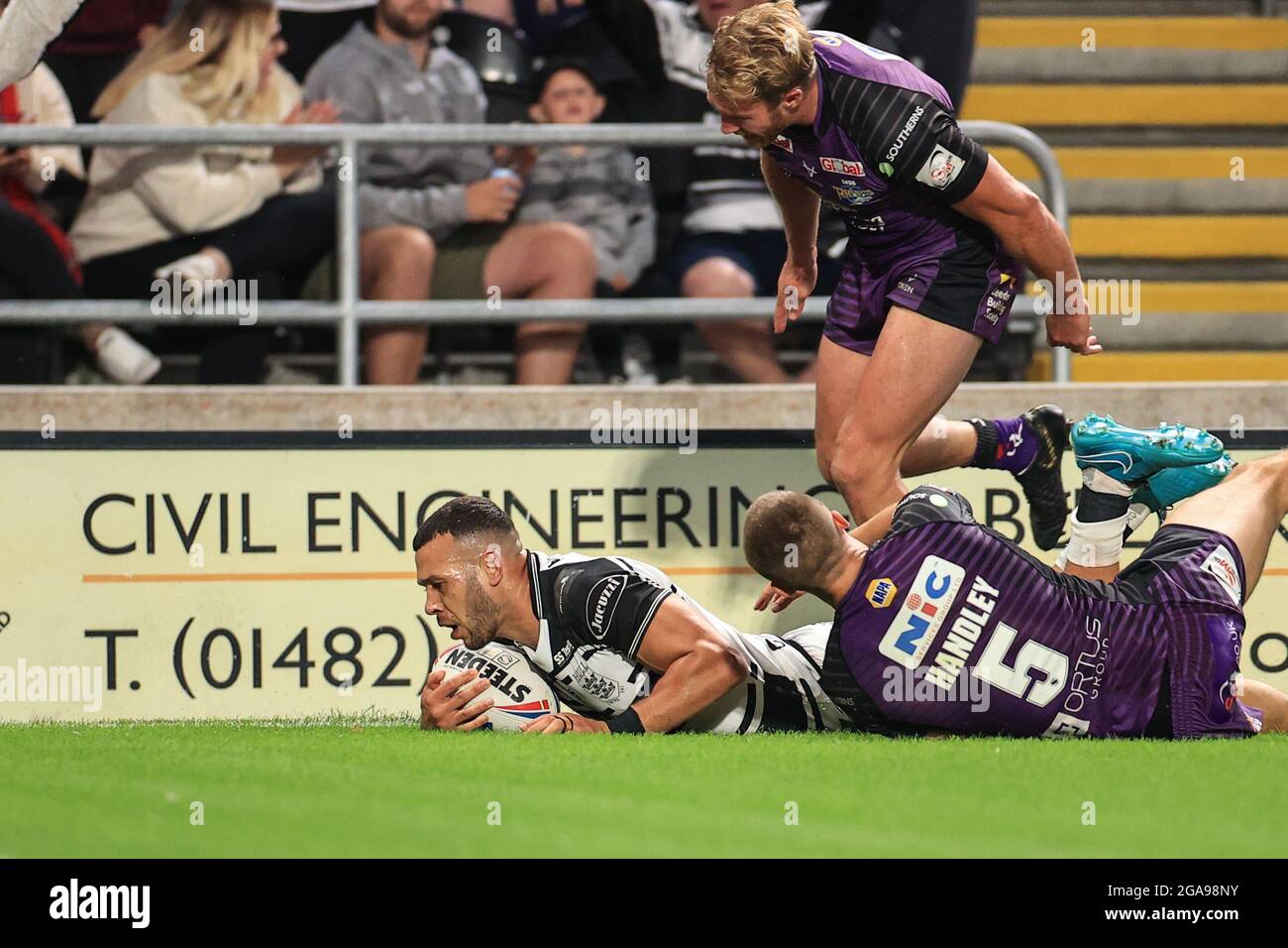 Carlos Tuimavave (3) of Hull FC goes over for a try Stock Photo - Alamy
