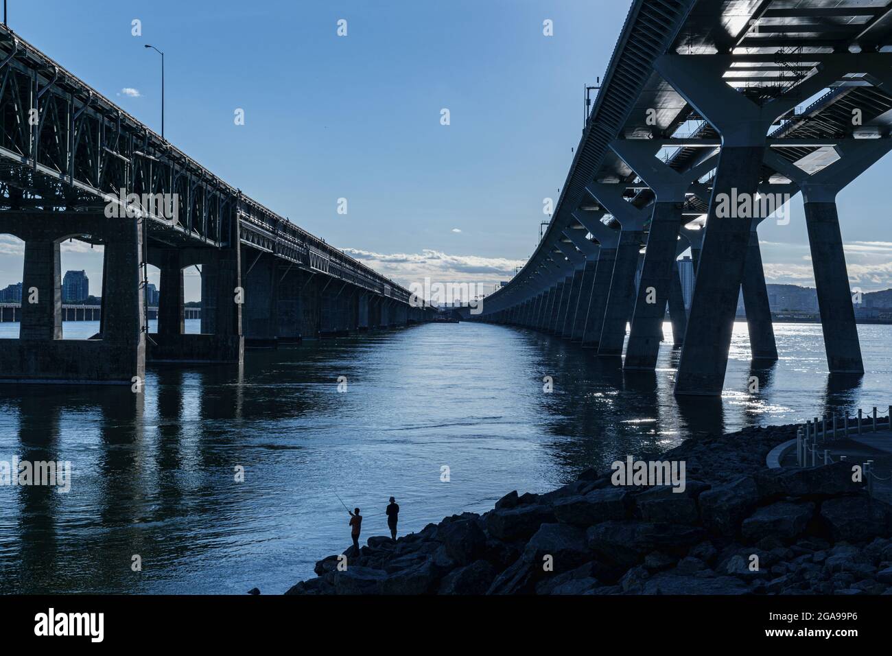 Samuel de champlain bridge montreal hi-res stock photography and images ...
