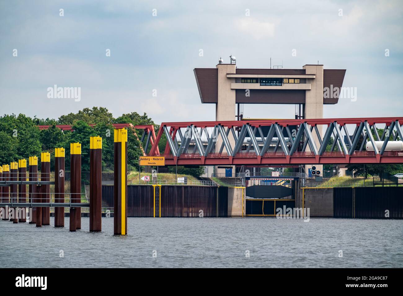 Harbour canal, Meidrich lock, access to the Rhine-Herne canal from the ...