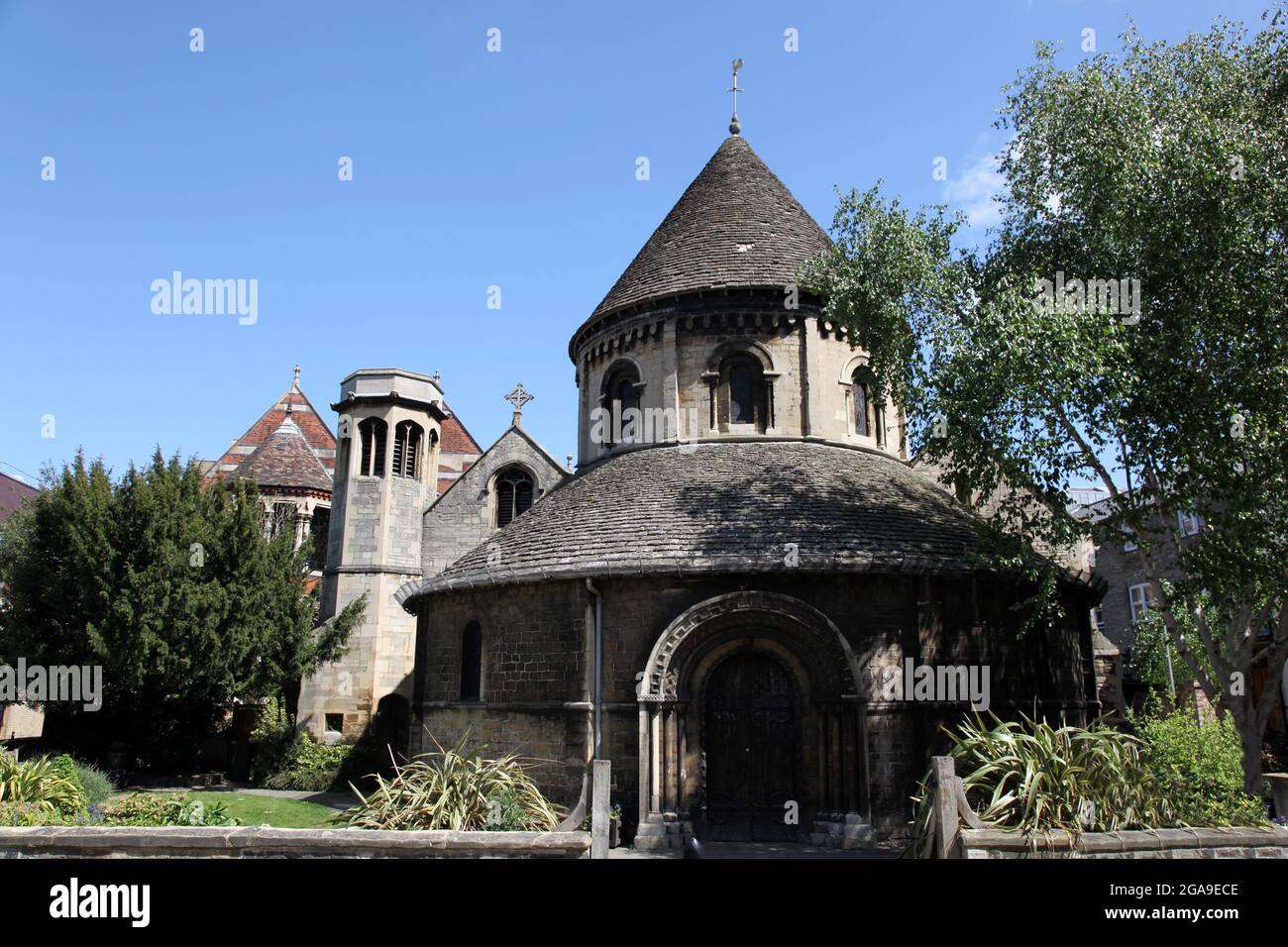 English medieval churches hi-res stock photography and images - Alamy
