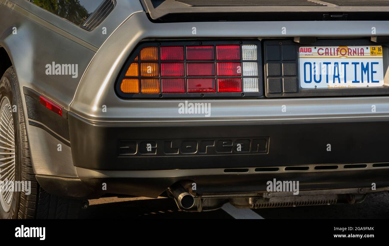 Back future delorean time machine hi-res stock photography and images ...