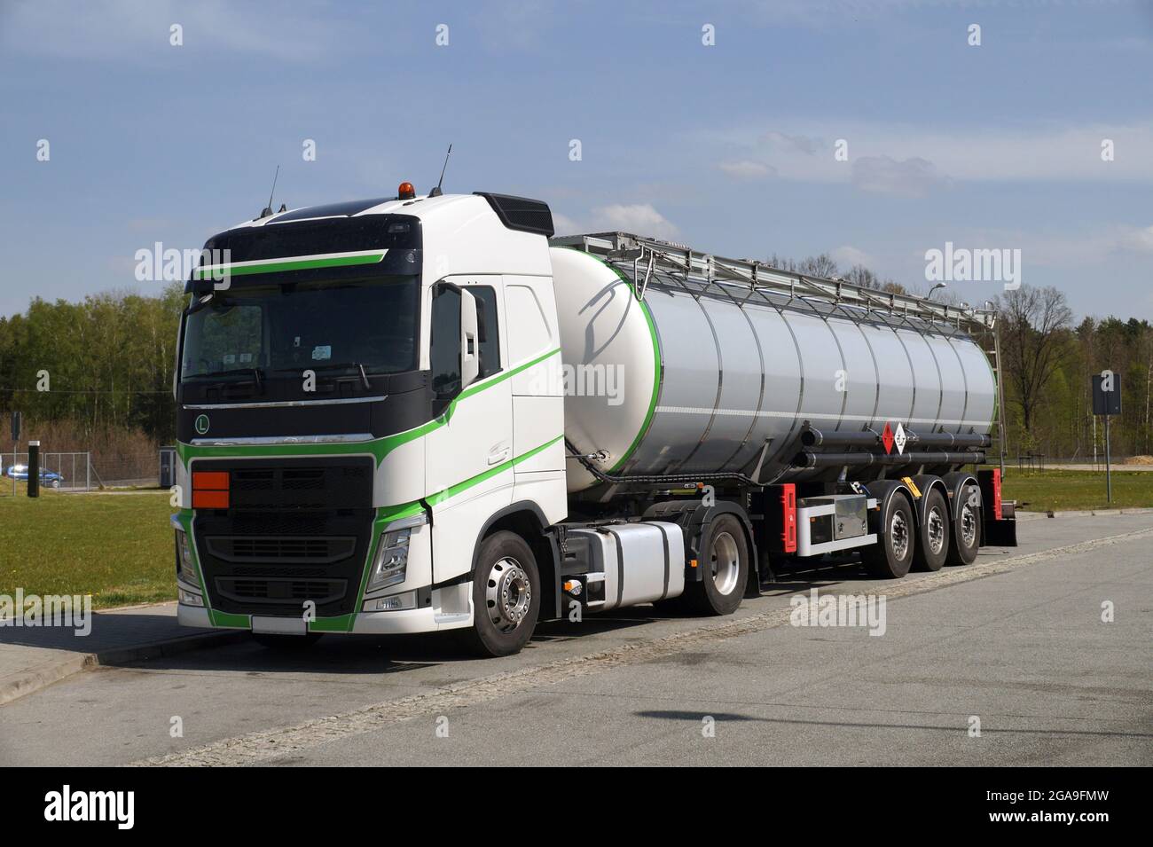 Tanker truck 18 wheeler semi hi-res stock photography and images - Alamy