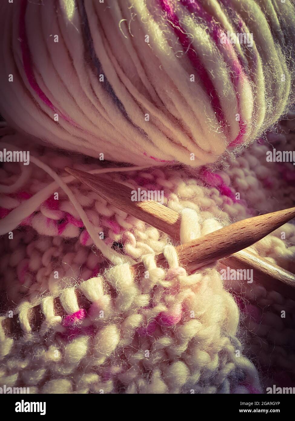 Stitches for knitting hi-res stock photography and images - Alamy