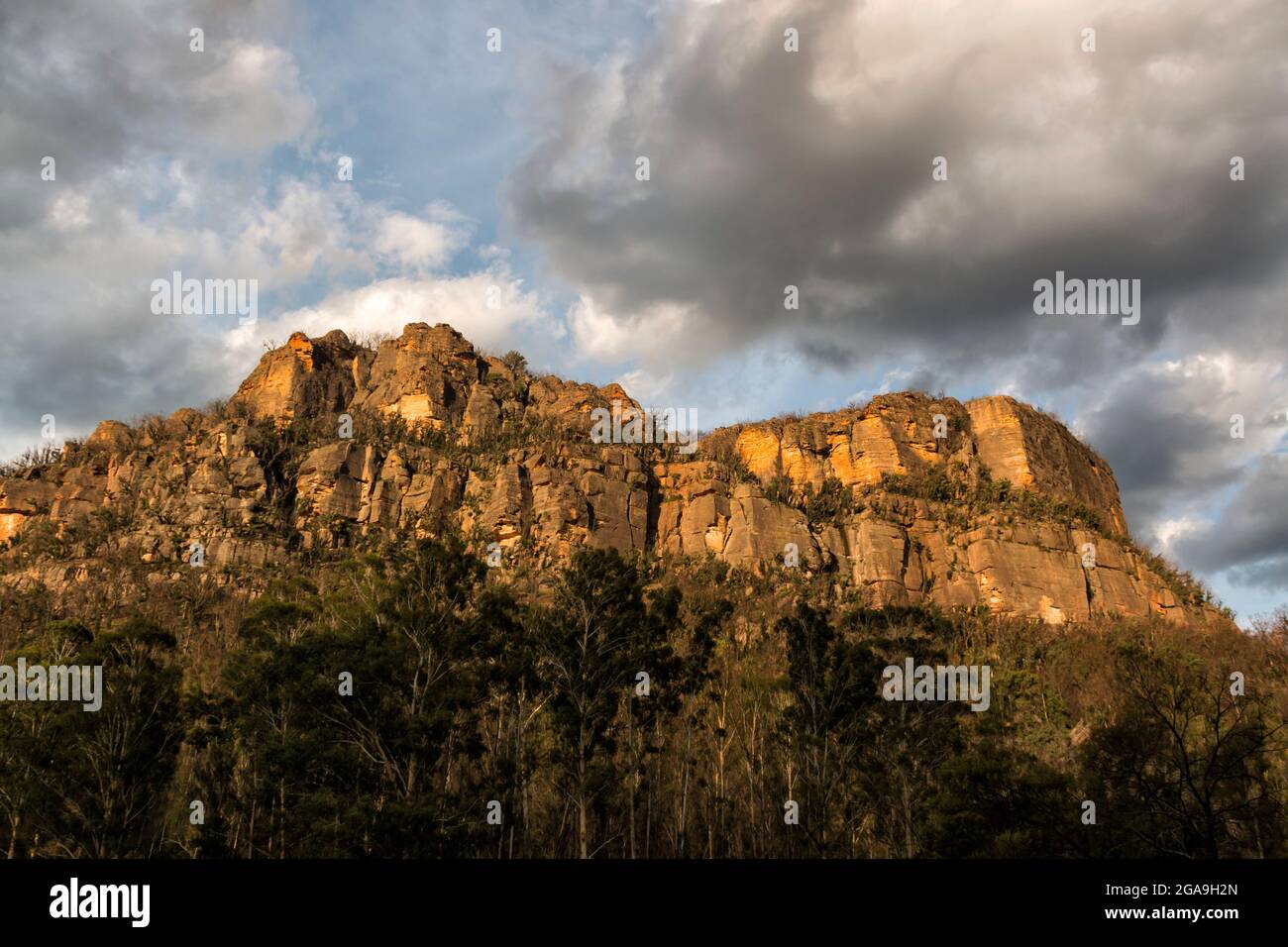 Light on mountain hi-res stock photography and images - Alamy