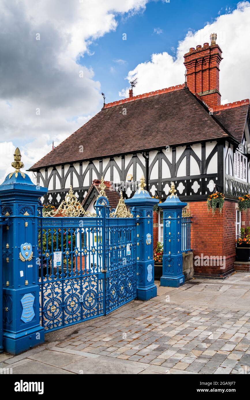 Blue gates hi-res stock photography and images - Alamy